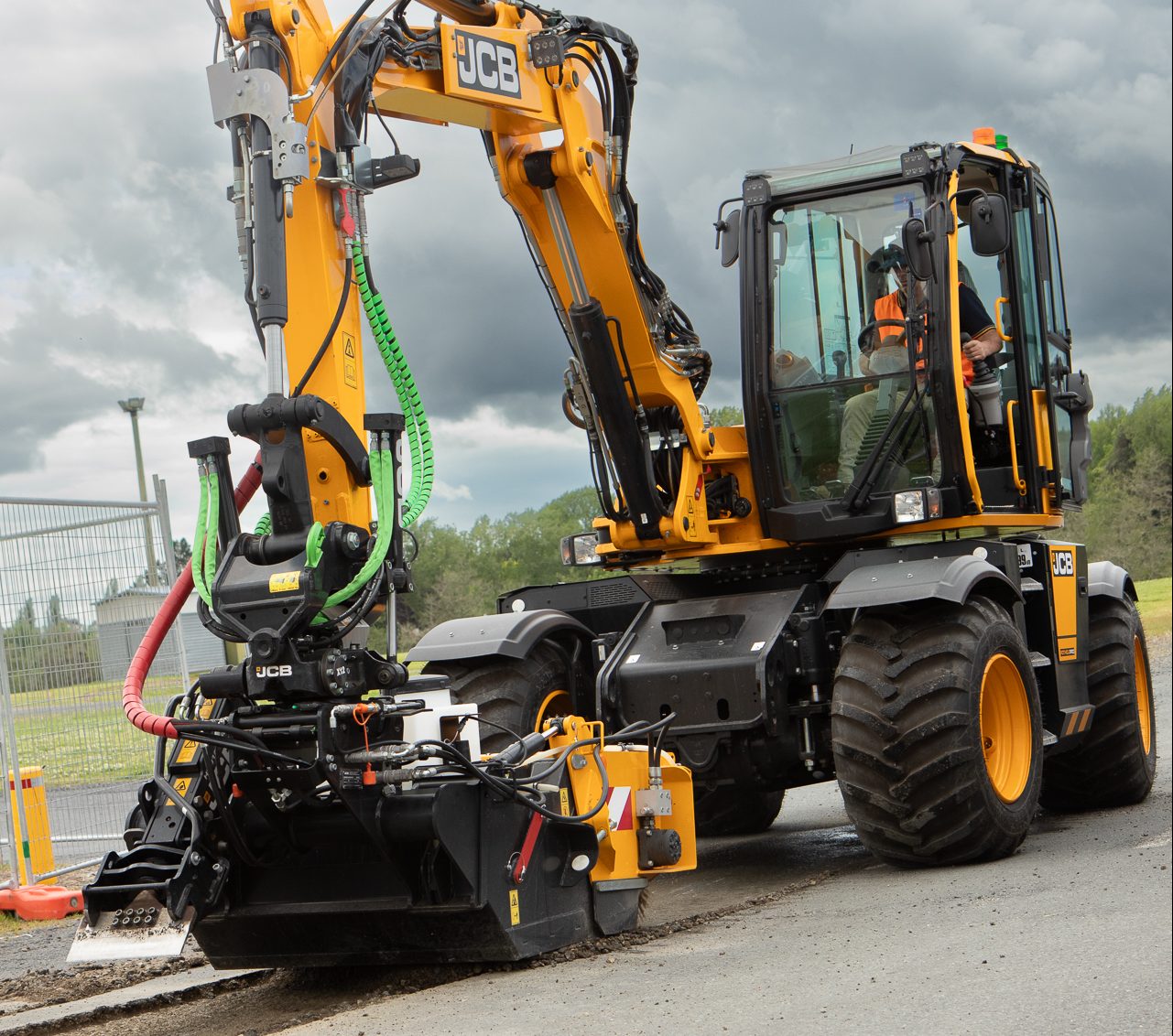 All-in-one pothole repairing machine arrives in NZ - Asia Pacific ...